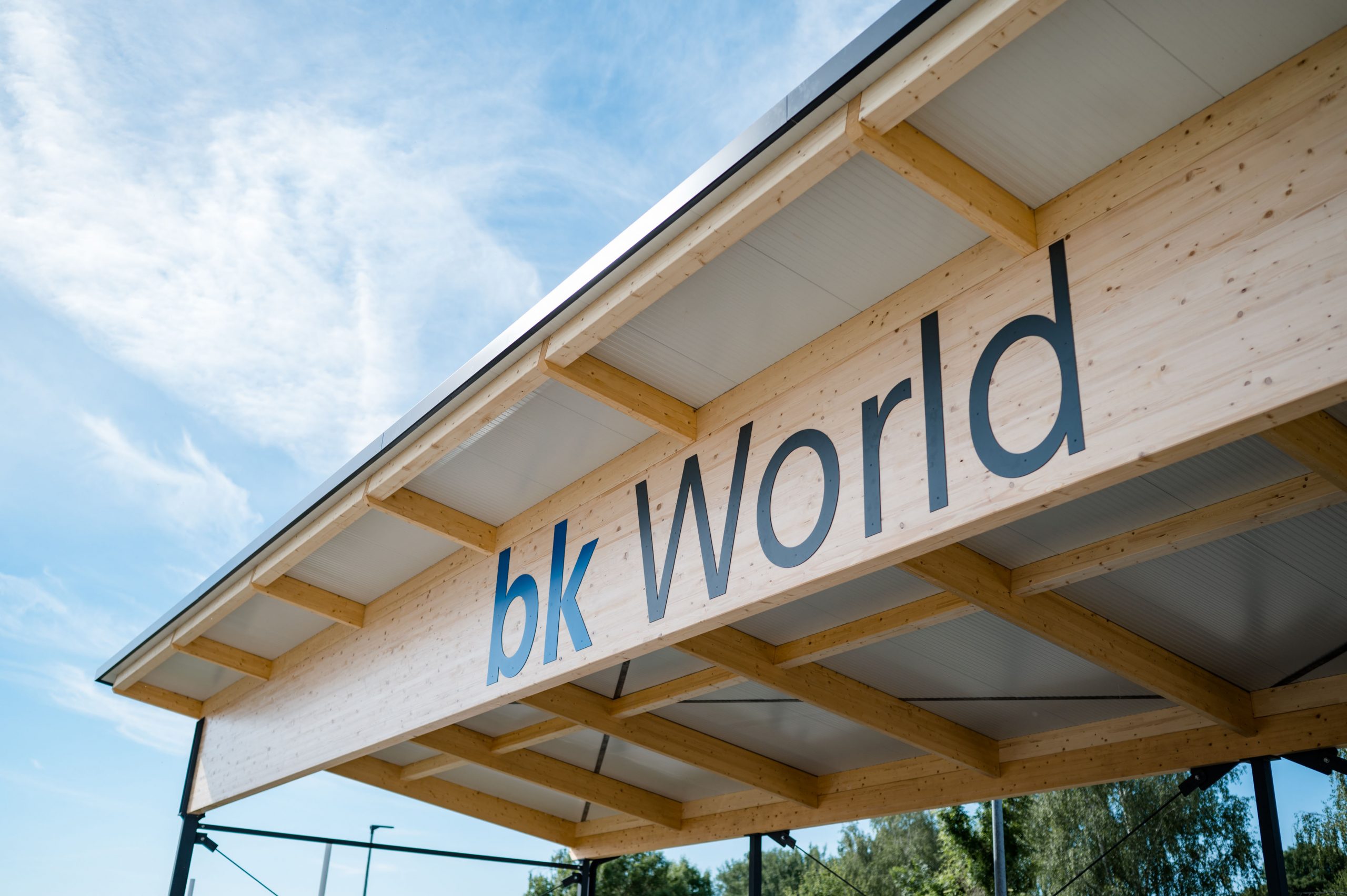 t3n: Tesla stattet Supercharger mit Lounge-Konzept aus - bk World