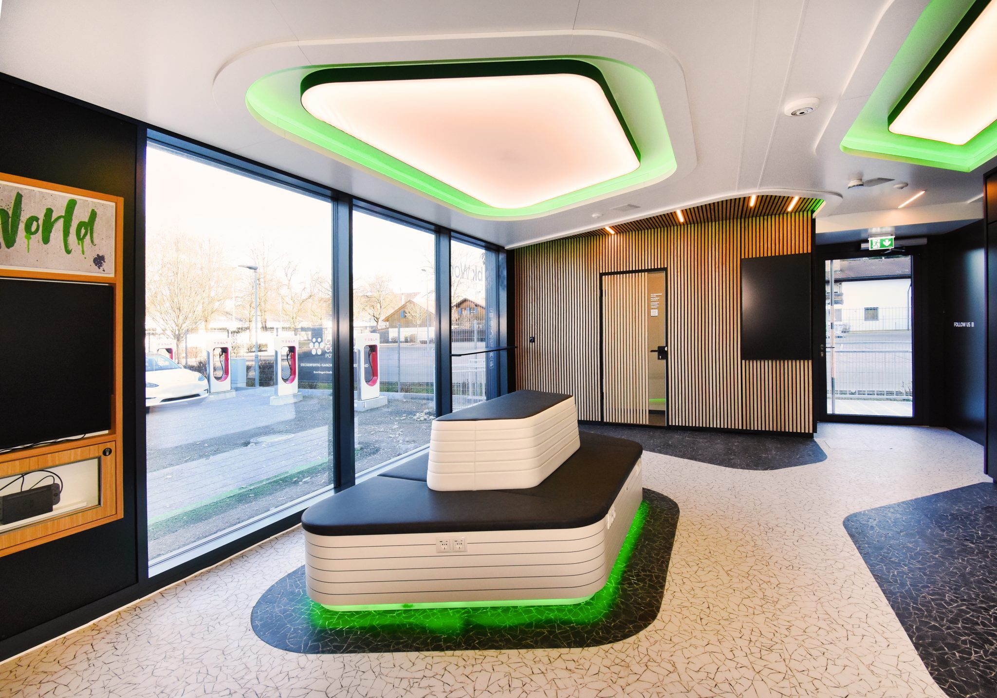 Auto Motor und Sport: Tesla Supercharger erhalten Warte-Lounges - bk World