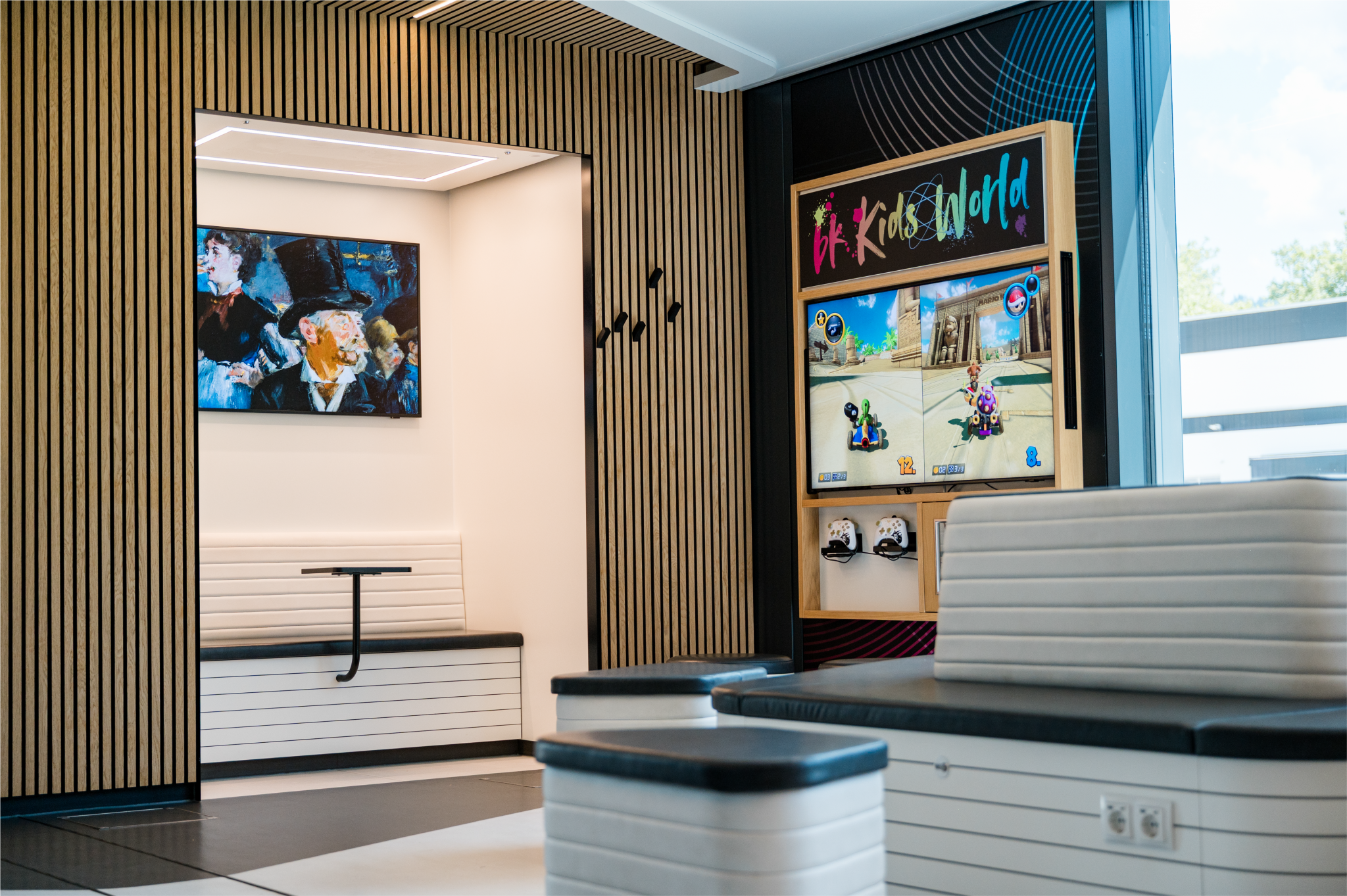 bk World Lounge - bk World