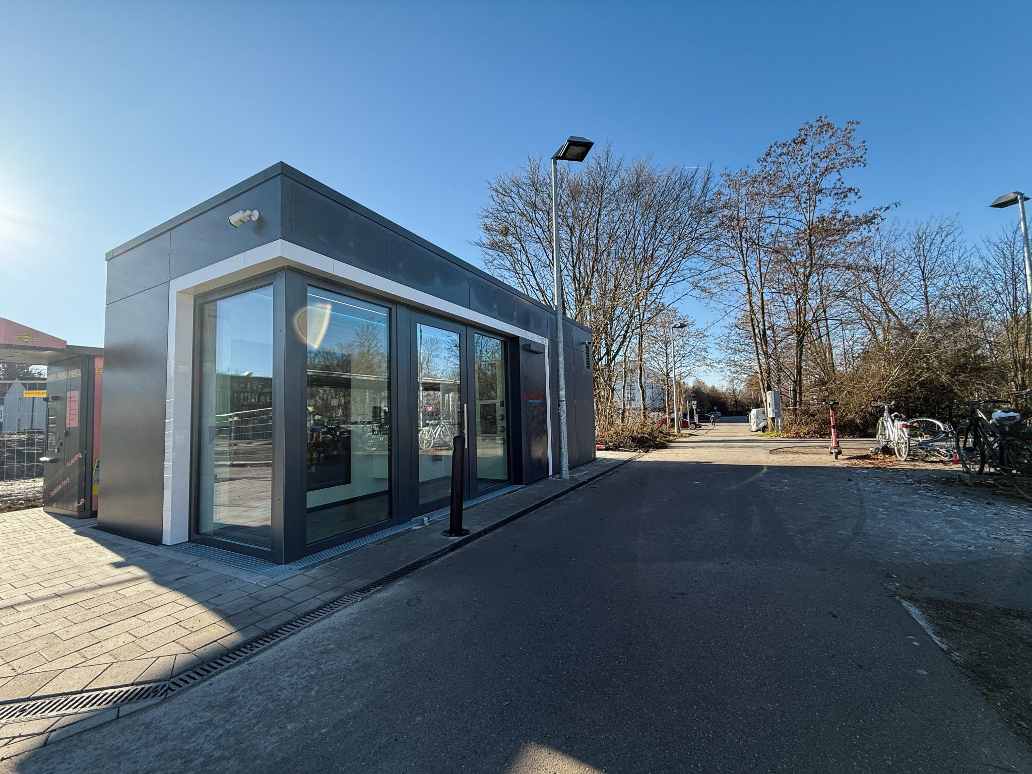 Erste Indoor Space Station eröffnet in Stuttgart: 24/7 Food & Drinks im ...